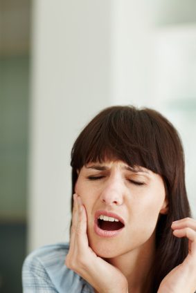 12 Home Remedies for Toothaches - Home Cures That Work